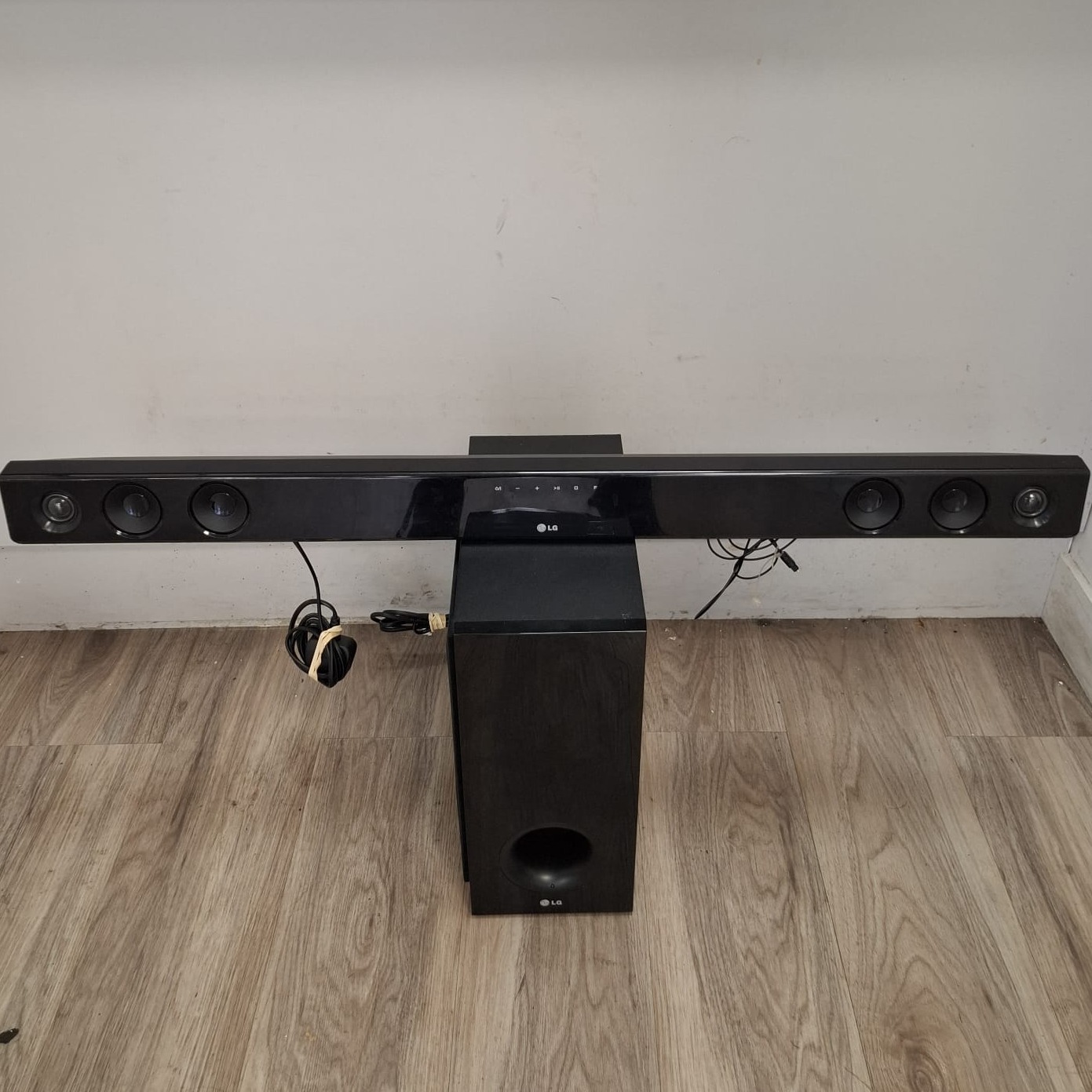 Pre-owned LG 300W Sound Bar NB3530A & S33A1 -D Wireless Subwoofer ...